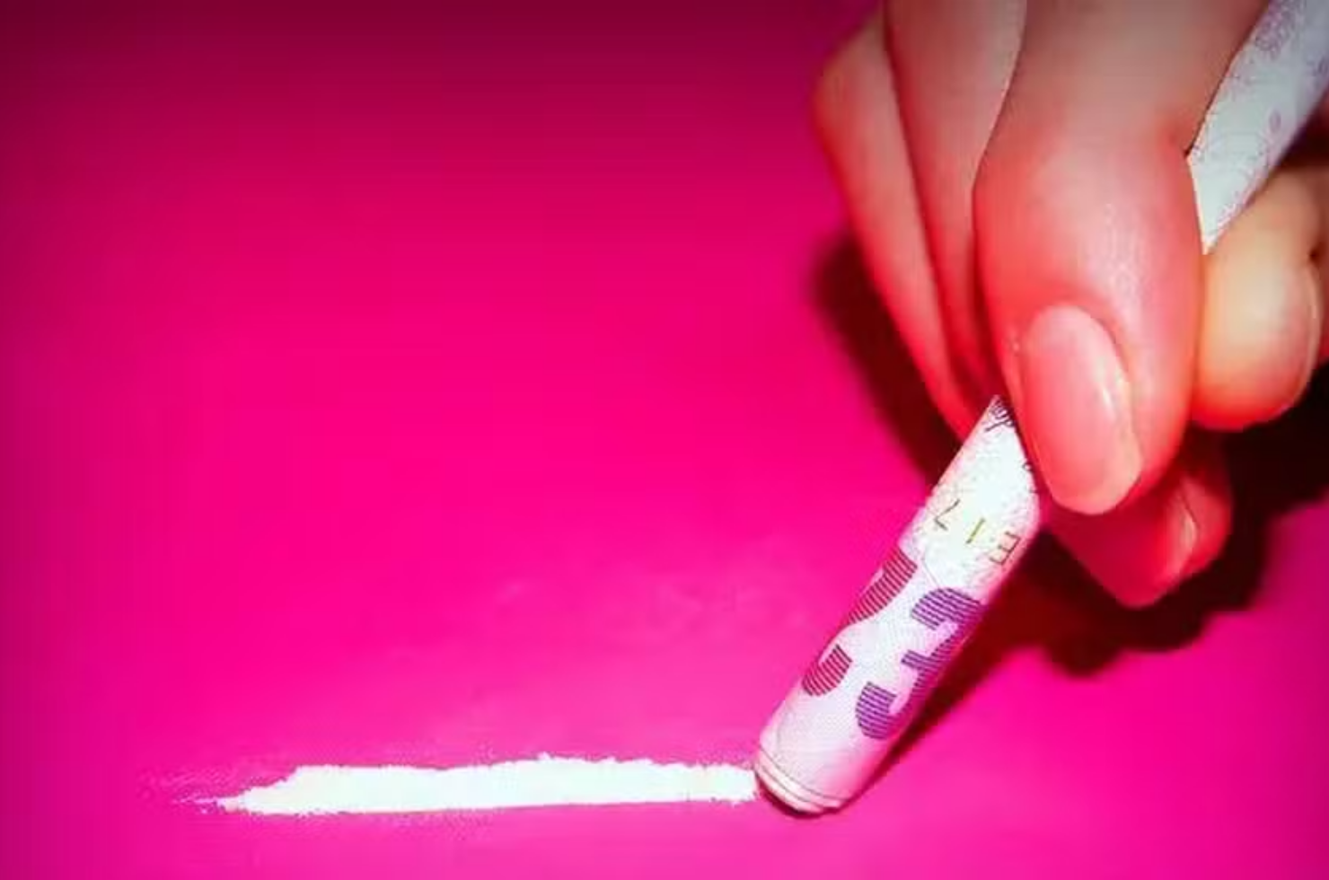 Cocaína rosa: a perigosa droga que está virando moda na Europa - SCTODODIA