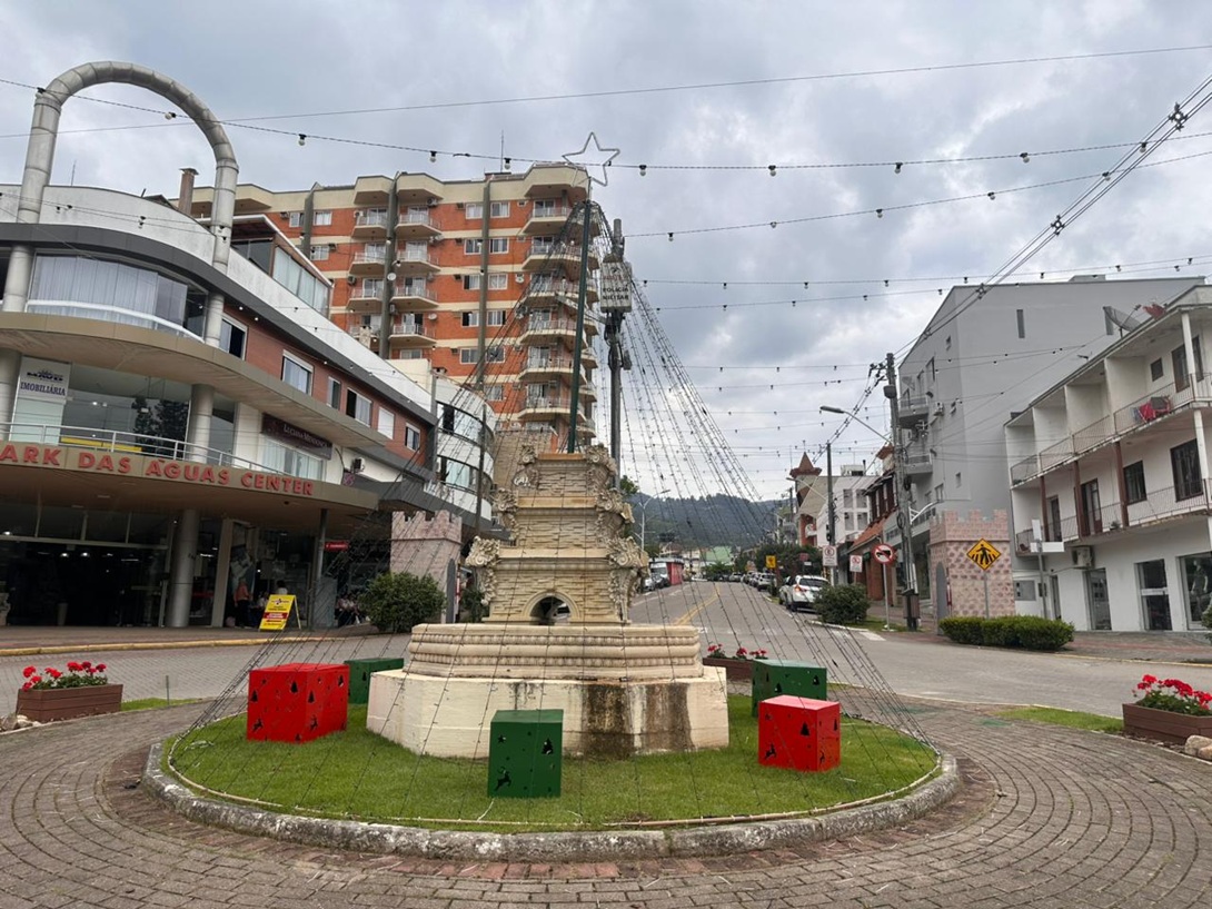 Gravatal abre o Natal nas Águas com desfile e chegada do Papai Noel ...