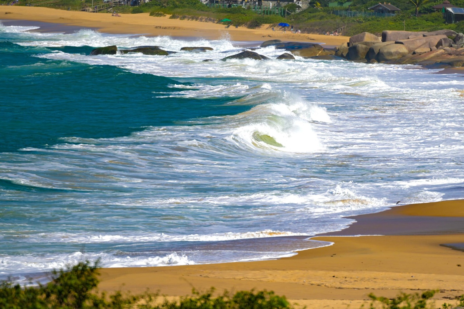 Ressaca deixa mar agitado e acende alerta na Grande Florianópolis ...